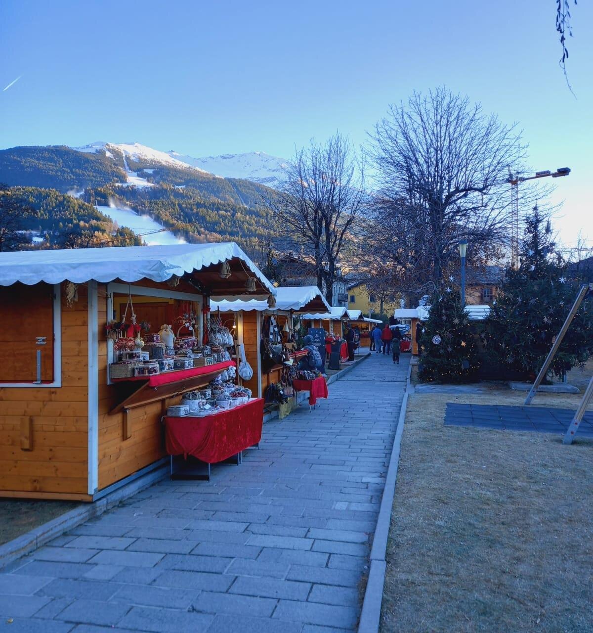 Market with food and wine products from Valtellina